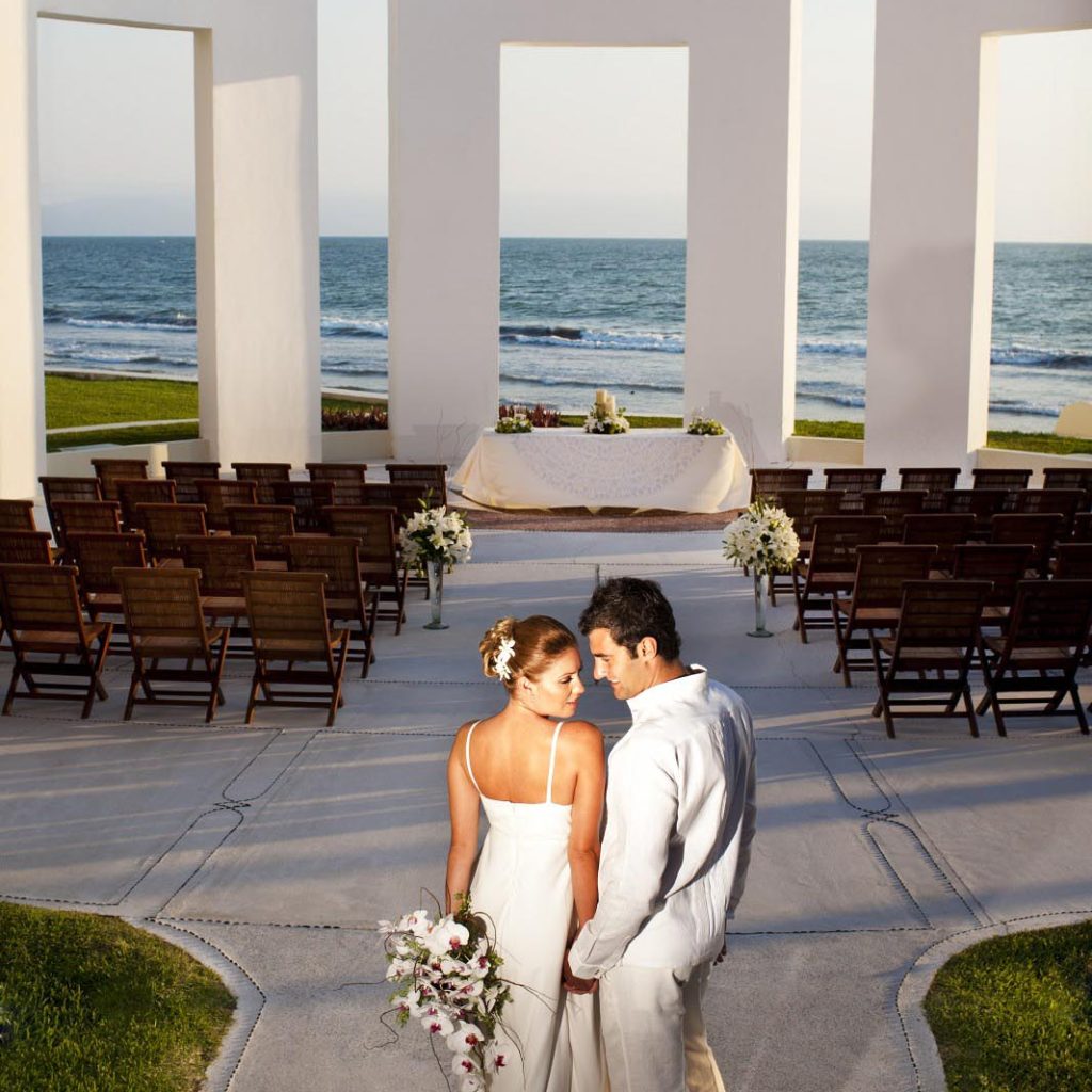 Bride & groom at oceanside wedding - World Travel Agency